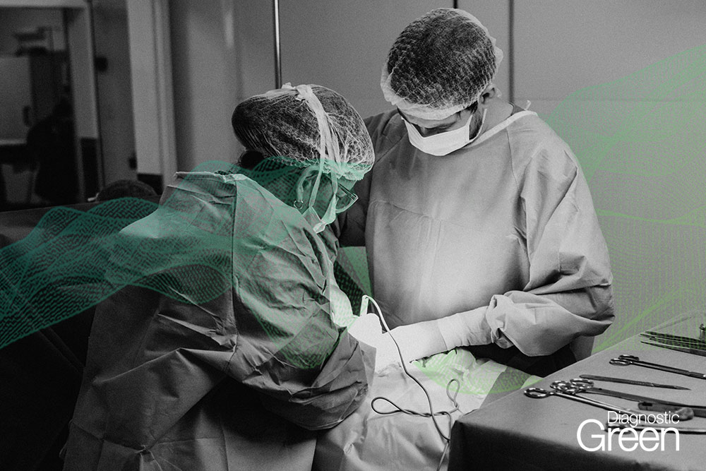 Anastomotic perfusion assessment with indocyanine green in robot ...